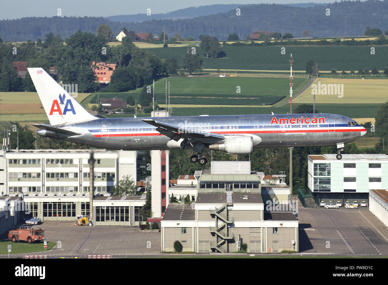 Amerikanische boeing 767 landung -Fotos und -Bildmaterial in hoher ...