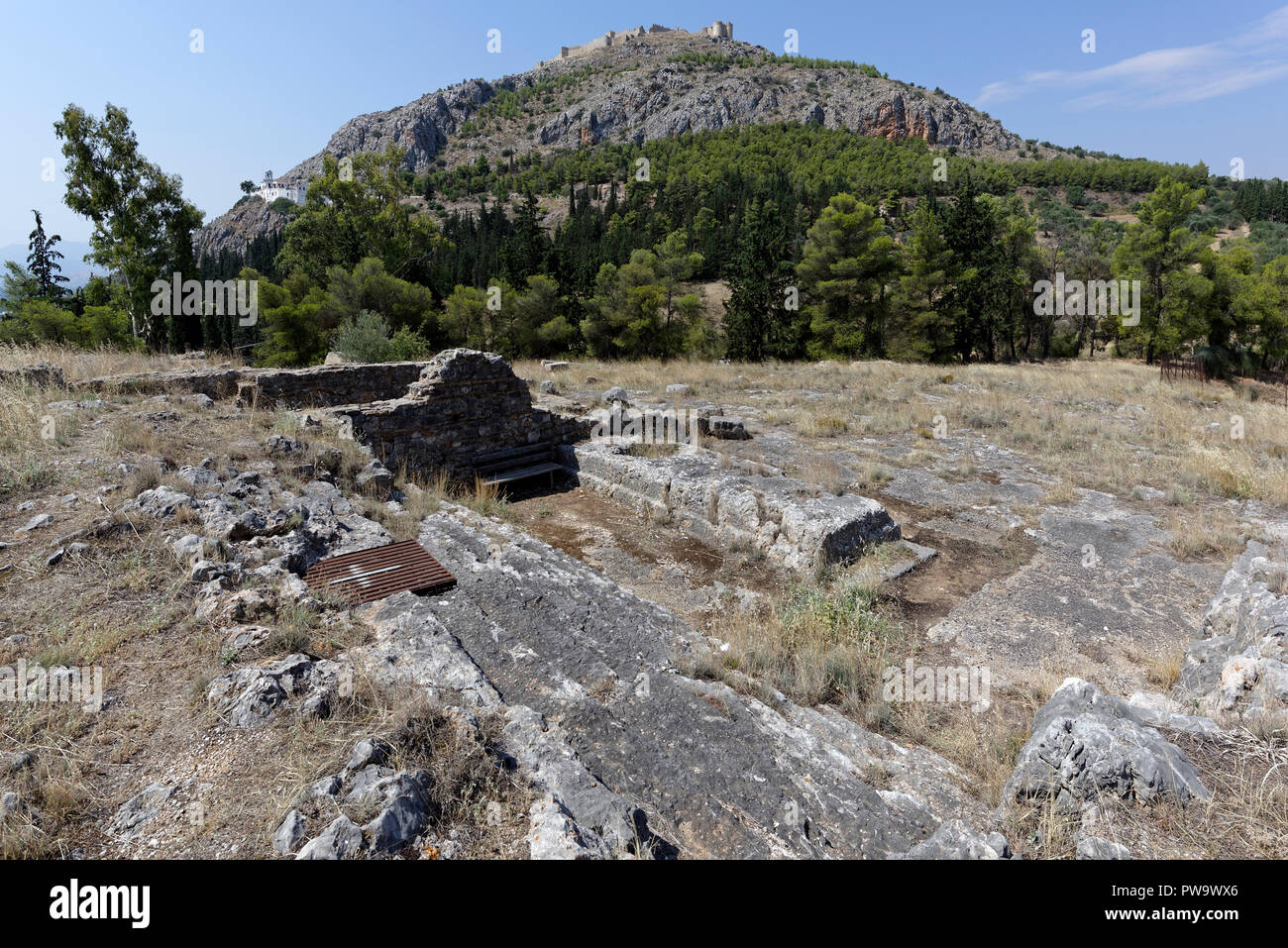 Den Fels gehauene monumentale Treppe und Altar, Heiligtum des Apollo ...
