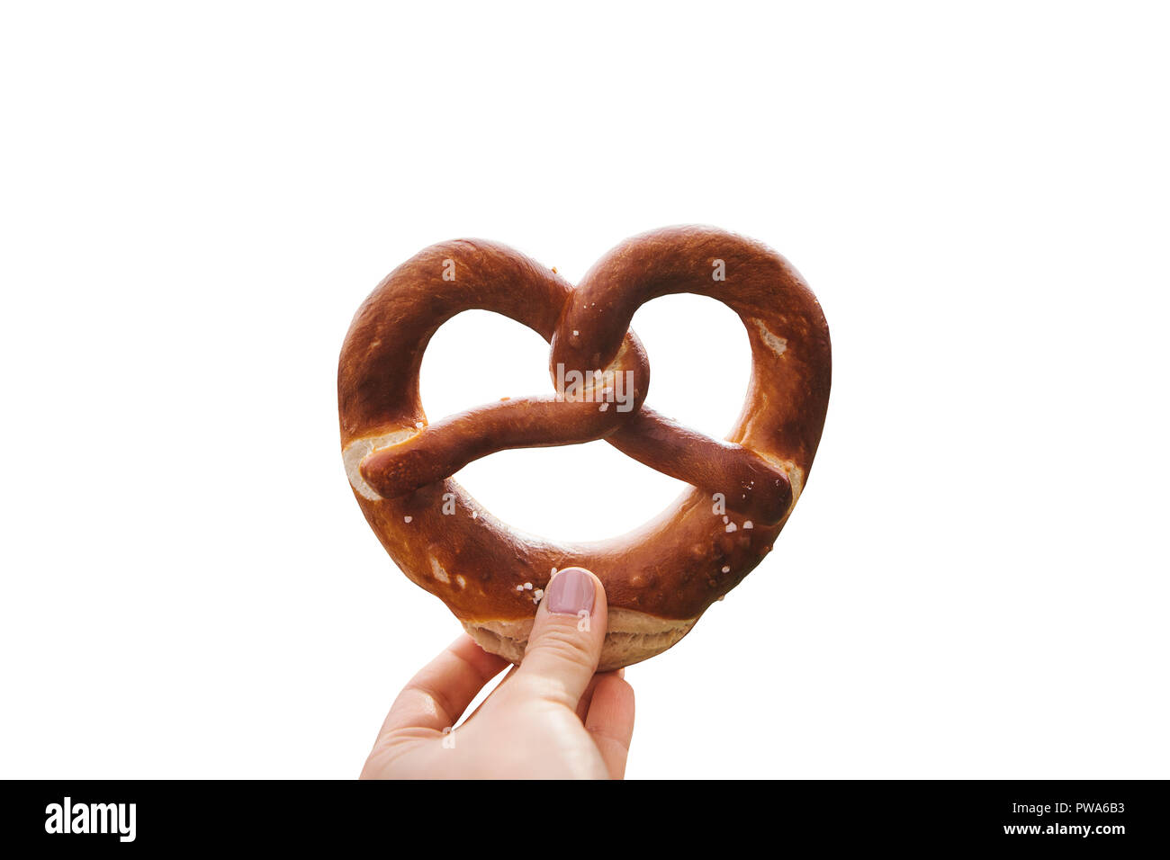 Mit brezel in der hand -Fotos und -Bildmaterial in hoher Auflösung – Alamy