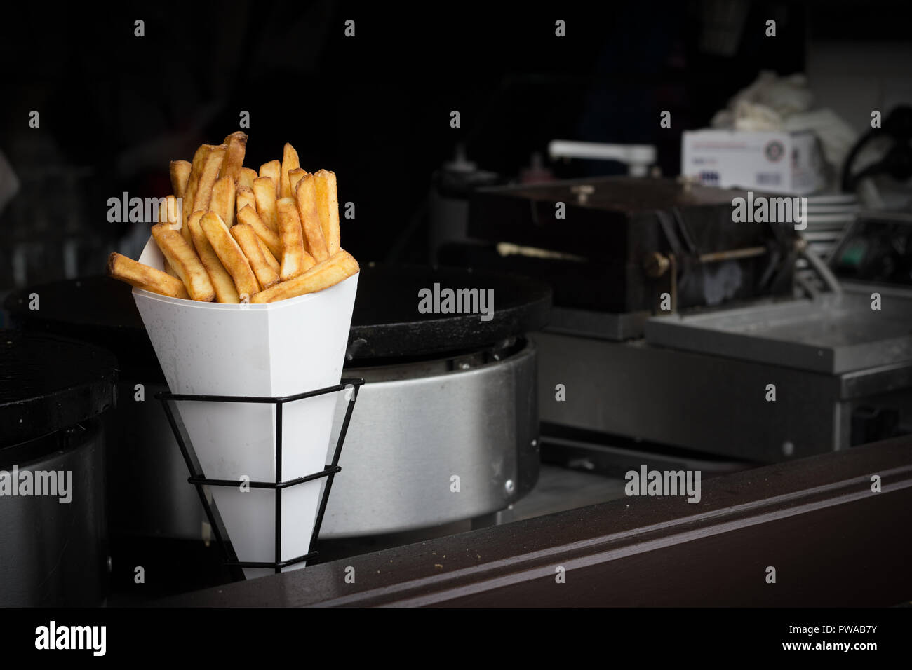 Essen und pommes -Fotos und -Bildmaterial in hoher Auflösung – Alamy