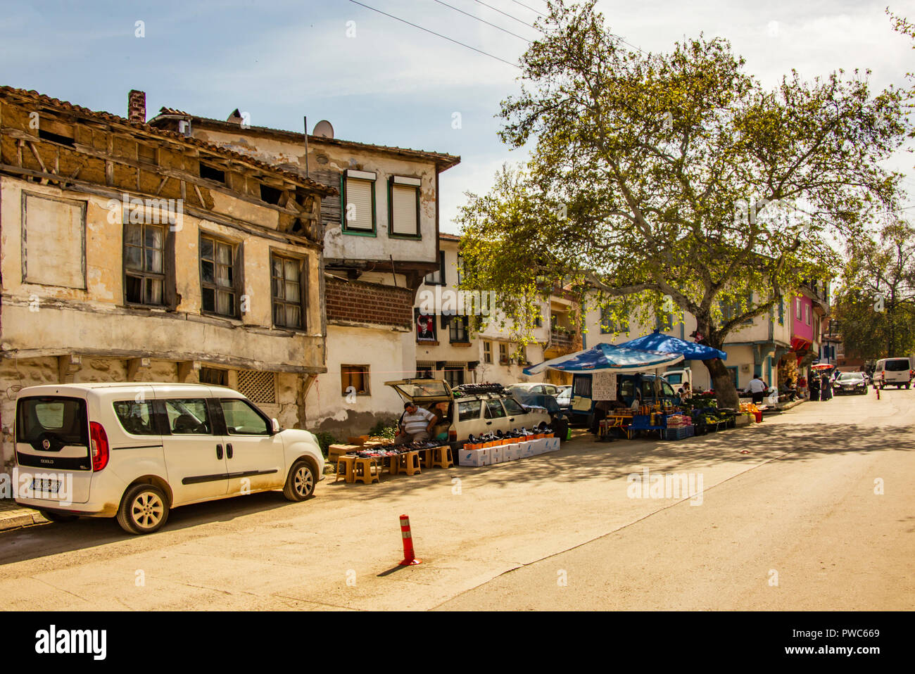 Trilye stadt -Fotos und -Bildmaterial in hoher Auflösung – Alamy