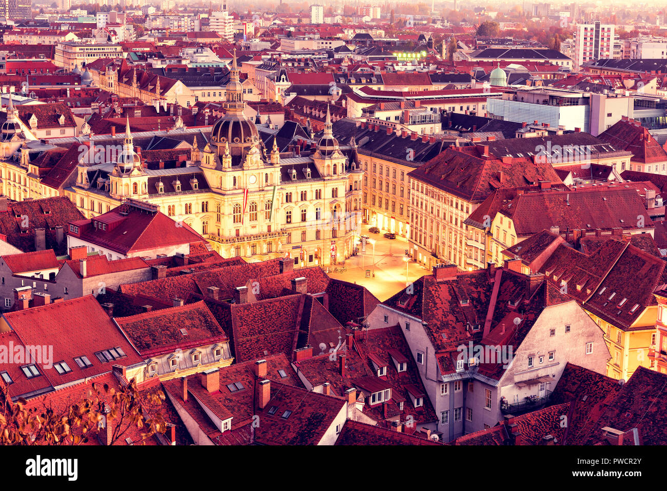 Graz at night -Fotos und -Bildmaterial in hoher Auflösung - Seite 3 - Alamy