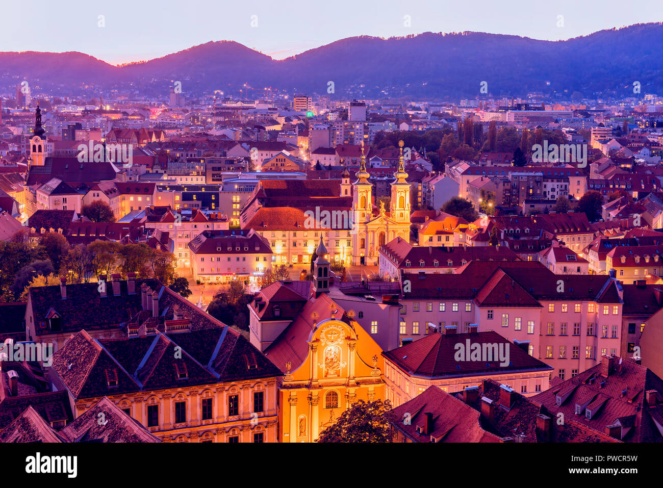 Graz at night -Fotos und -Bildmaterial in hoher Auflösung - Seite 3 - Alamy