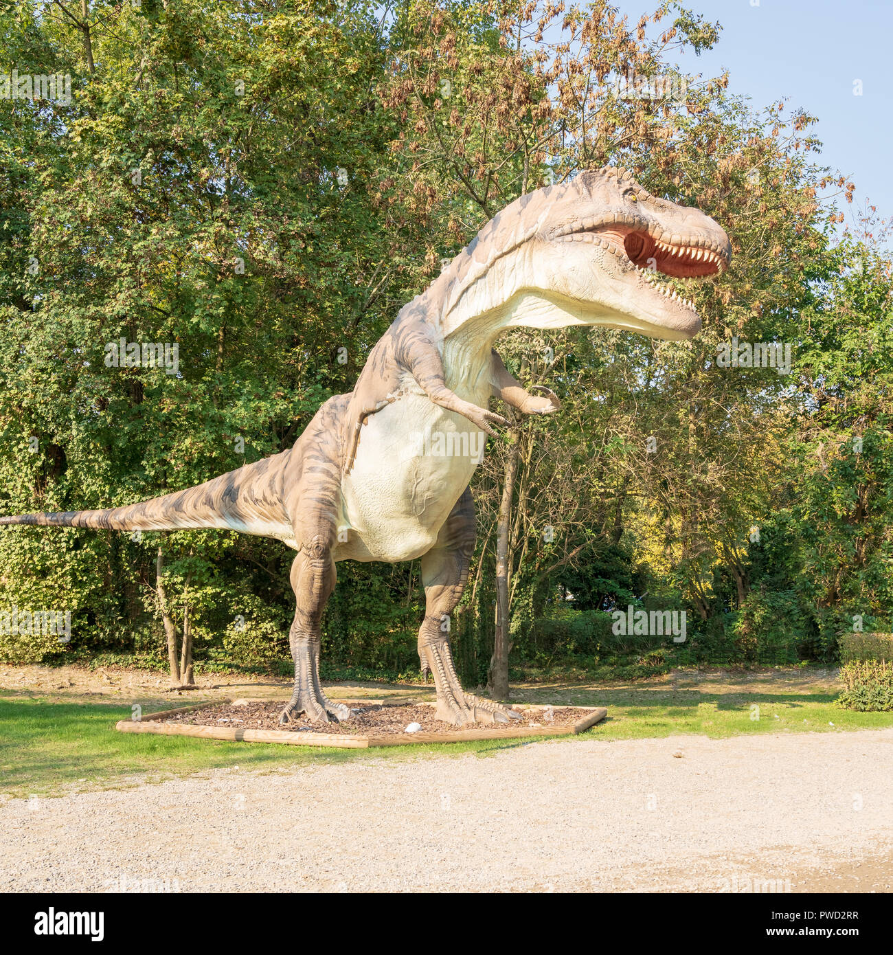 Großes Modell der prähistorischen Dinosaurier wie Tyrannosaurus rex in ...