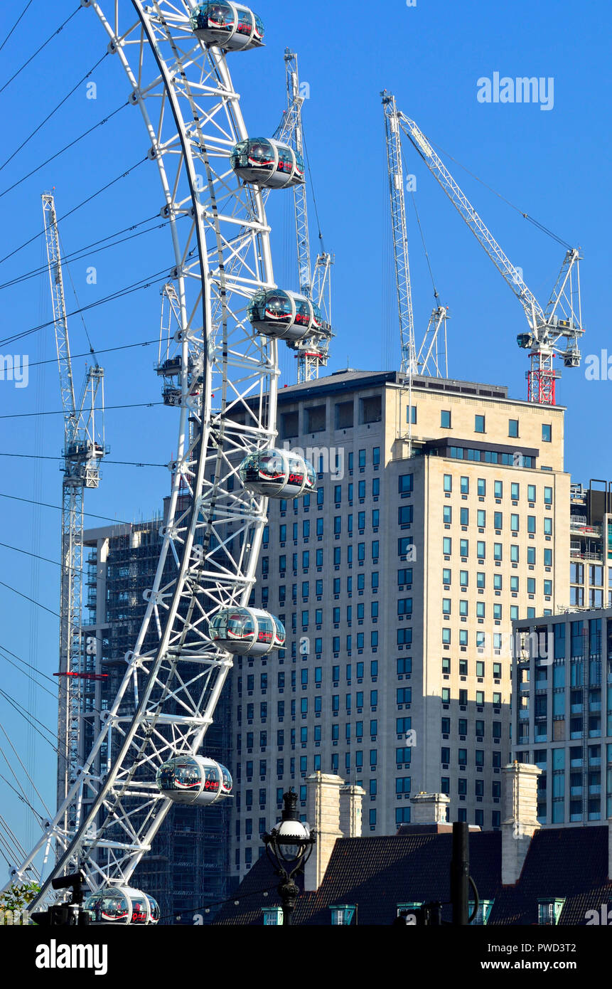 The london eye and the shell building -Fotos und -Bildmaterial in hoher ...