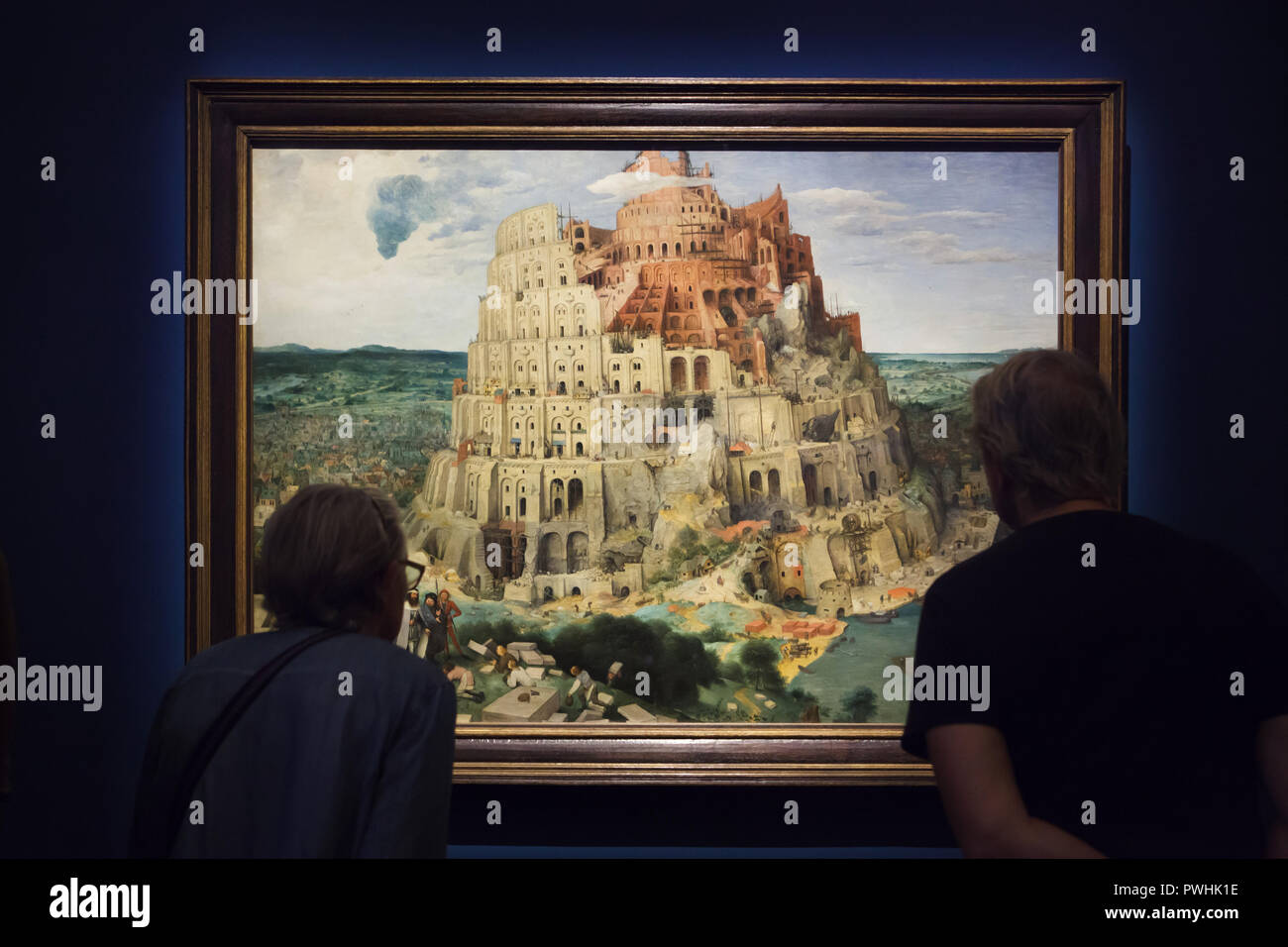 Besucher vor dem Gemälde "Der Turm von Babel", die von niederländischen ...