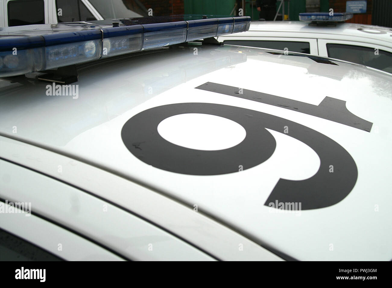 Handschellen polizeiauto -Fotos und -Bildmaterial in hoher Auflösung ...