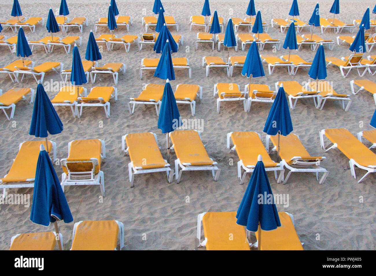 Liege am strand -Fotos und -Bildmaterial in hoher Auflösung – Alamy
