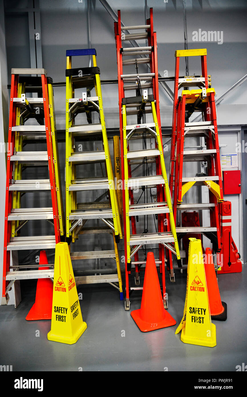 Safety ladders -Fotos und -Bildmaterial in hoher Auflösung – Alamy
