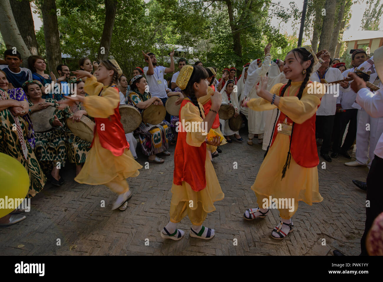 Tanzen im dach -Fotos und -Bildmaterial in hoher Auflösung – Alamy