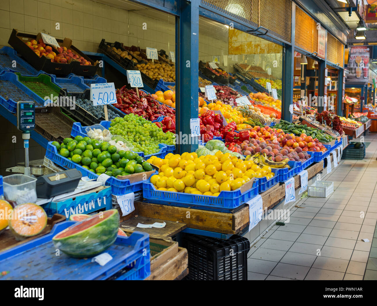 Budapest, Ungarn - 4. August 2018: Innenraum der Markt in der Stadt ...