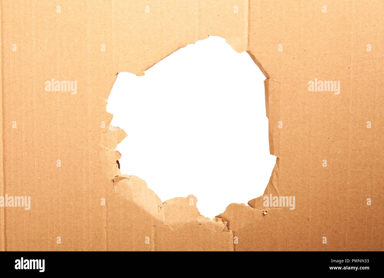 Karton mit Loch - Weißer Hintergrund Stockfotografie - Alamy
