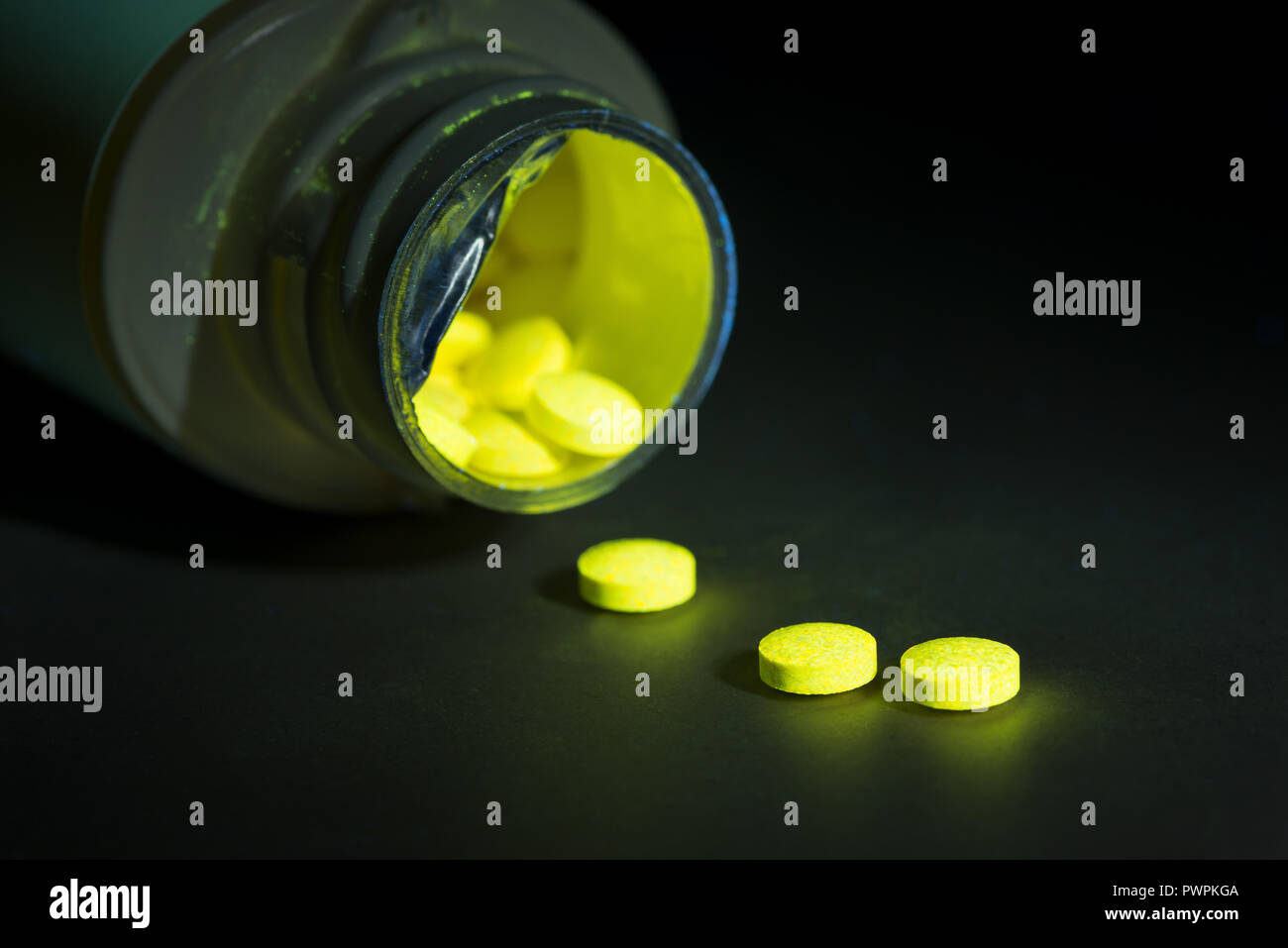 Uv radioaktives leuchten -Fotos und -Bildmaterial in hoher Auflösung ...