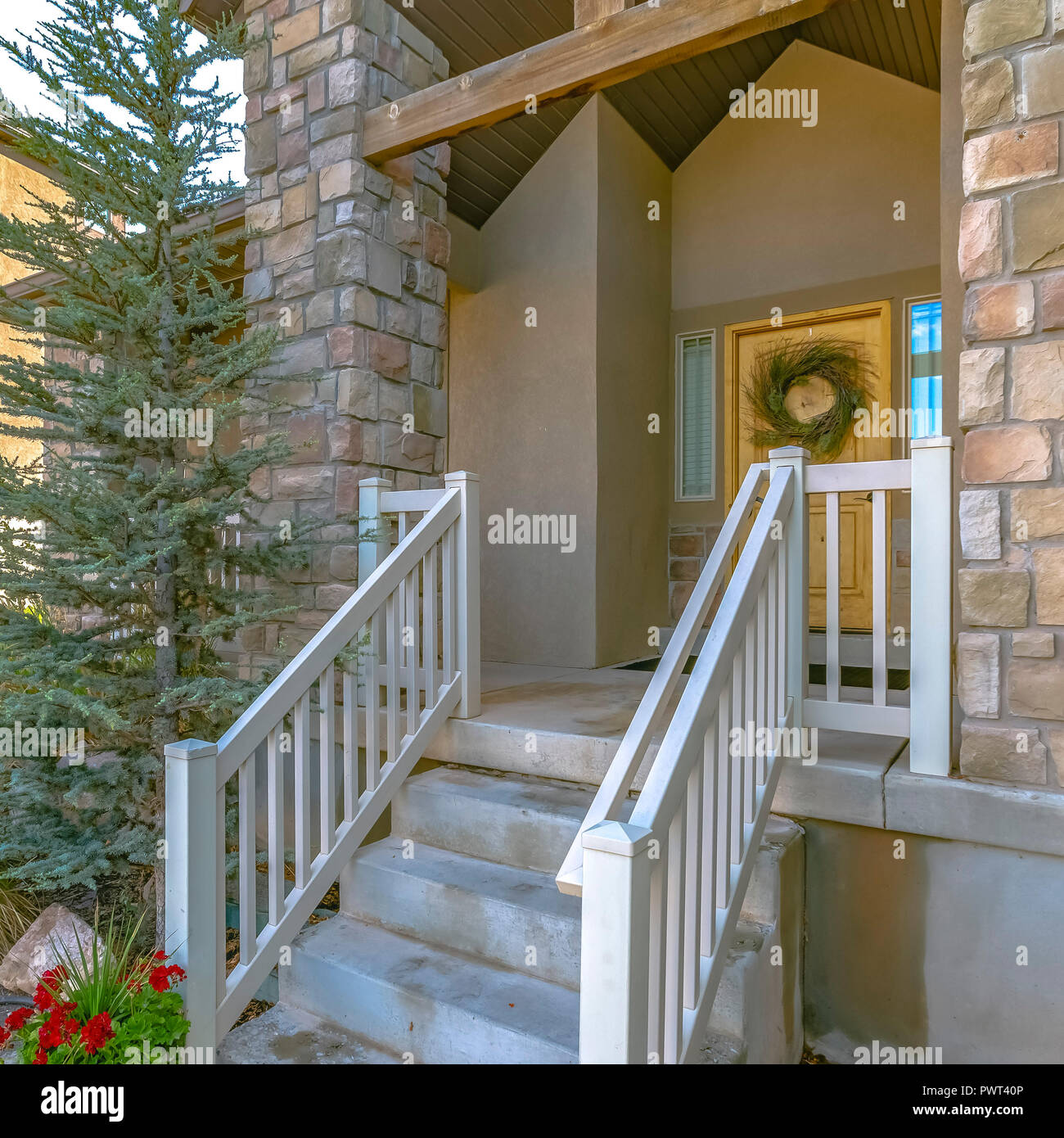 Gelbe treppe residenz -Fotos und -Bildmaterial in hoher Auflösung – Alamy