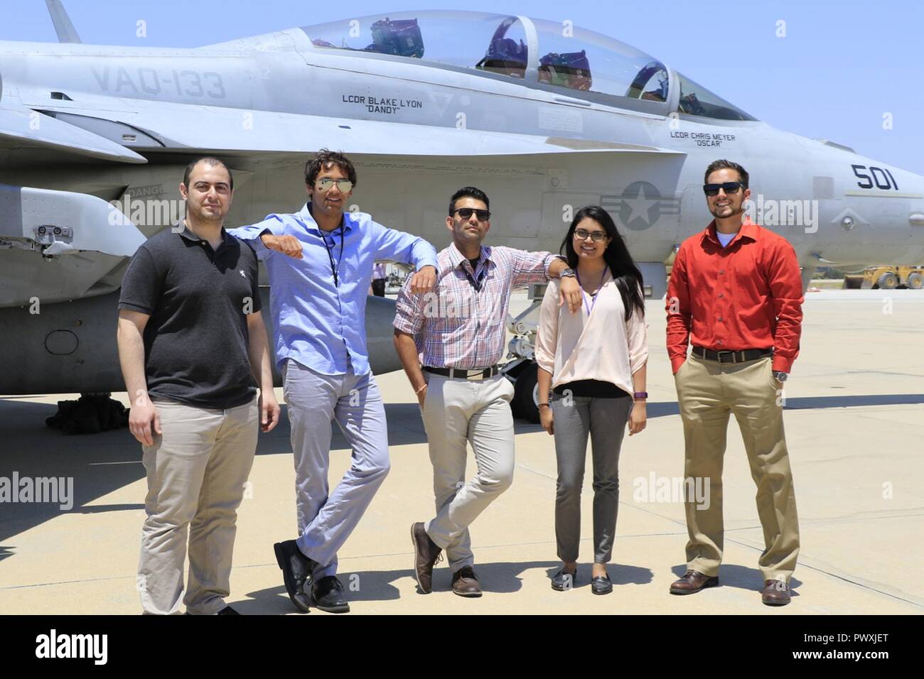 Ein Besuch von Piloten von Electronic Attack Squadron 133 Naval Air ...