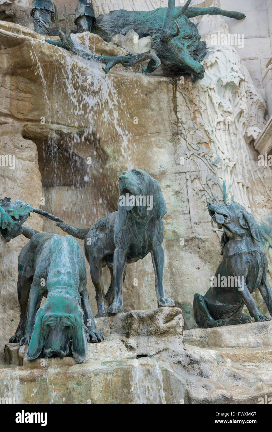 Buda castle monumentaler brunnen -Fotos und -Bildmaterial in hoher ...