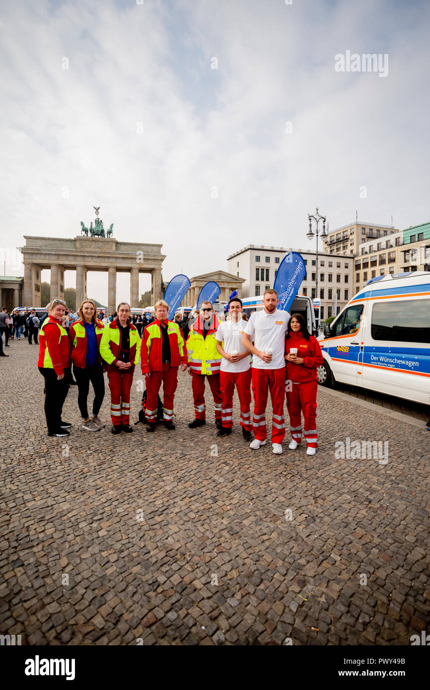 Berlin, Deutschland. Okt, 2018 18. Helfer des Arbeiter-Samariter-Bund ...