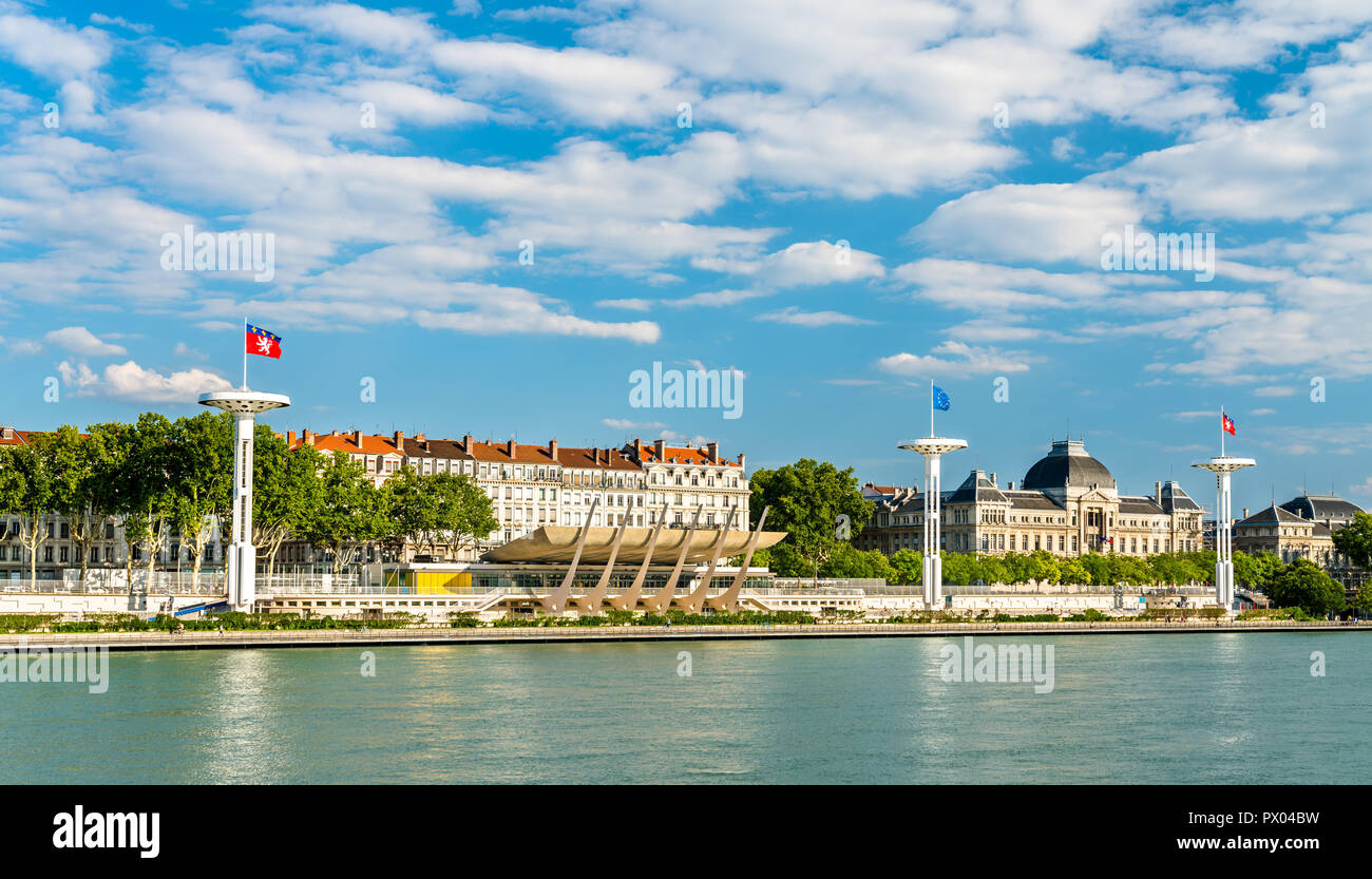 Schwimmbad von lyon -Fotos und -Bildmaterial in hoher Auflösung – Alamy