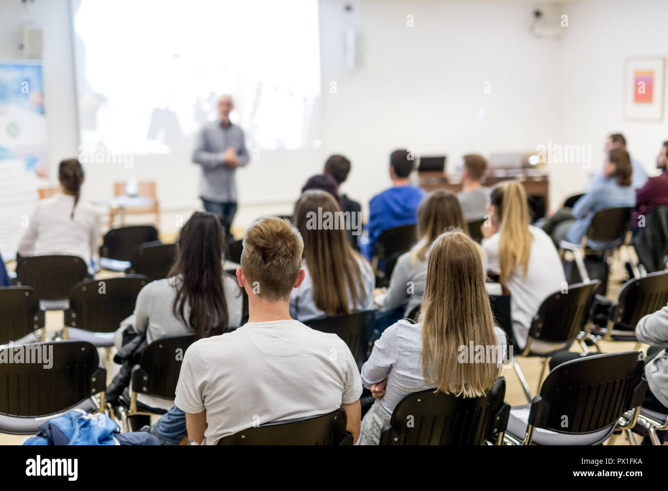 Professor an der universität -Fotos und -Bildmaterial in hoher ...