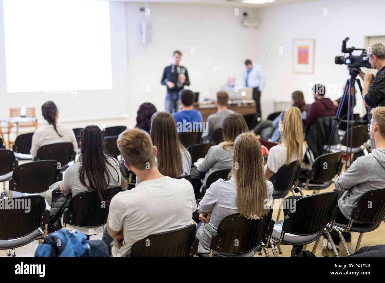 Professor an der universität -Fotos und -Bildmaterial in hoher ...