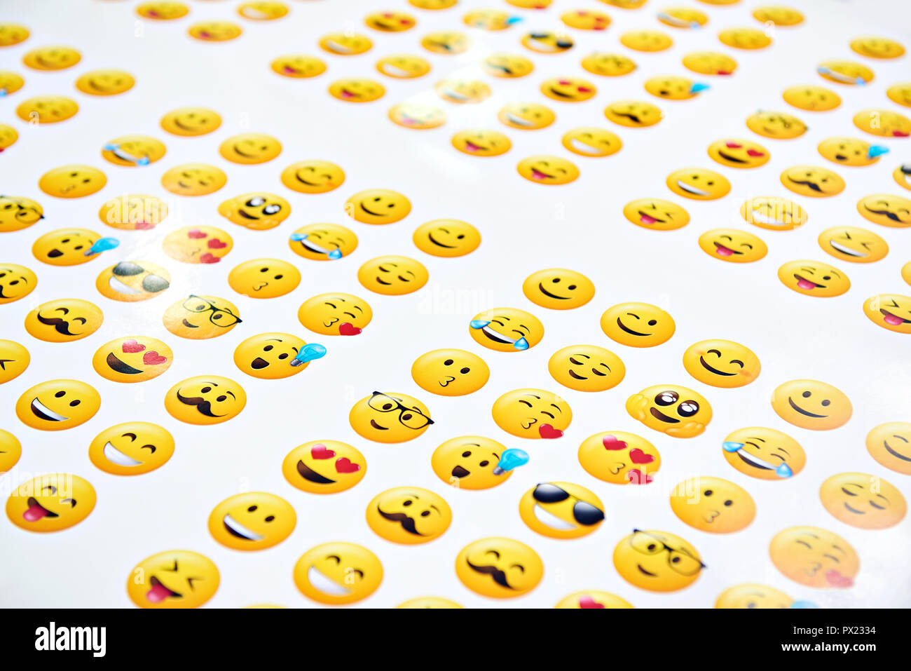 Gesetztes smiley -Fotos und -Bildmaterial in hoher Auflösung – Alamy