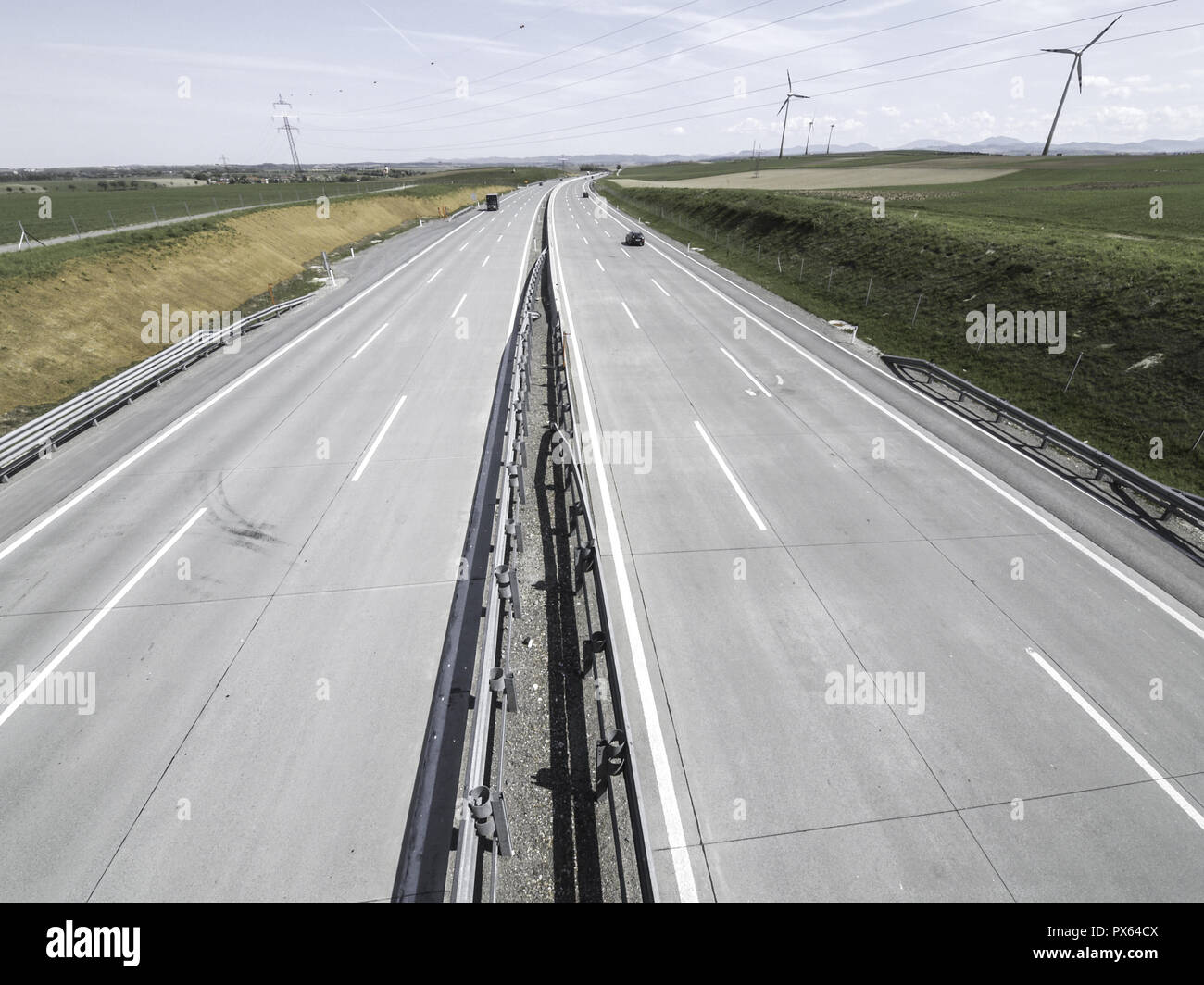 A1 West Autobahn, Führungsschiene, Beton Fahrbahn, Österreich ...