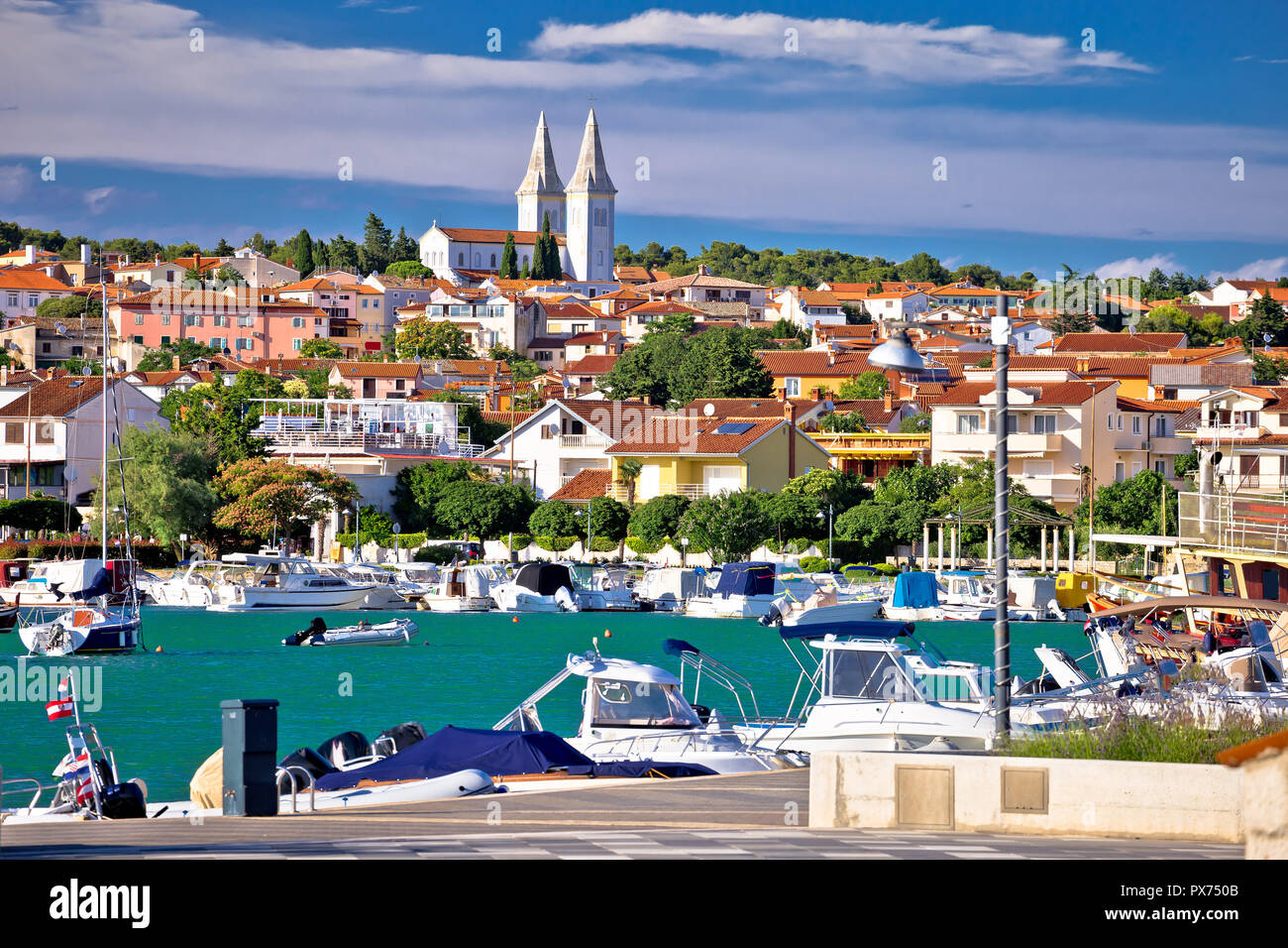 Stadt Medulin mit Blick aufs Wasser, Region Istrien Kroatien ...