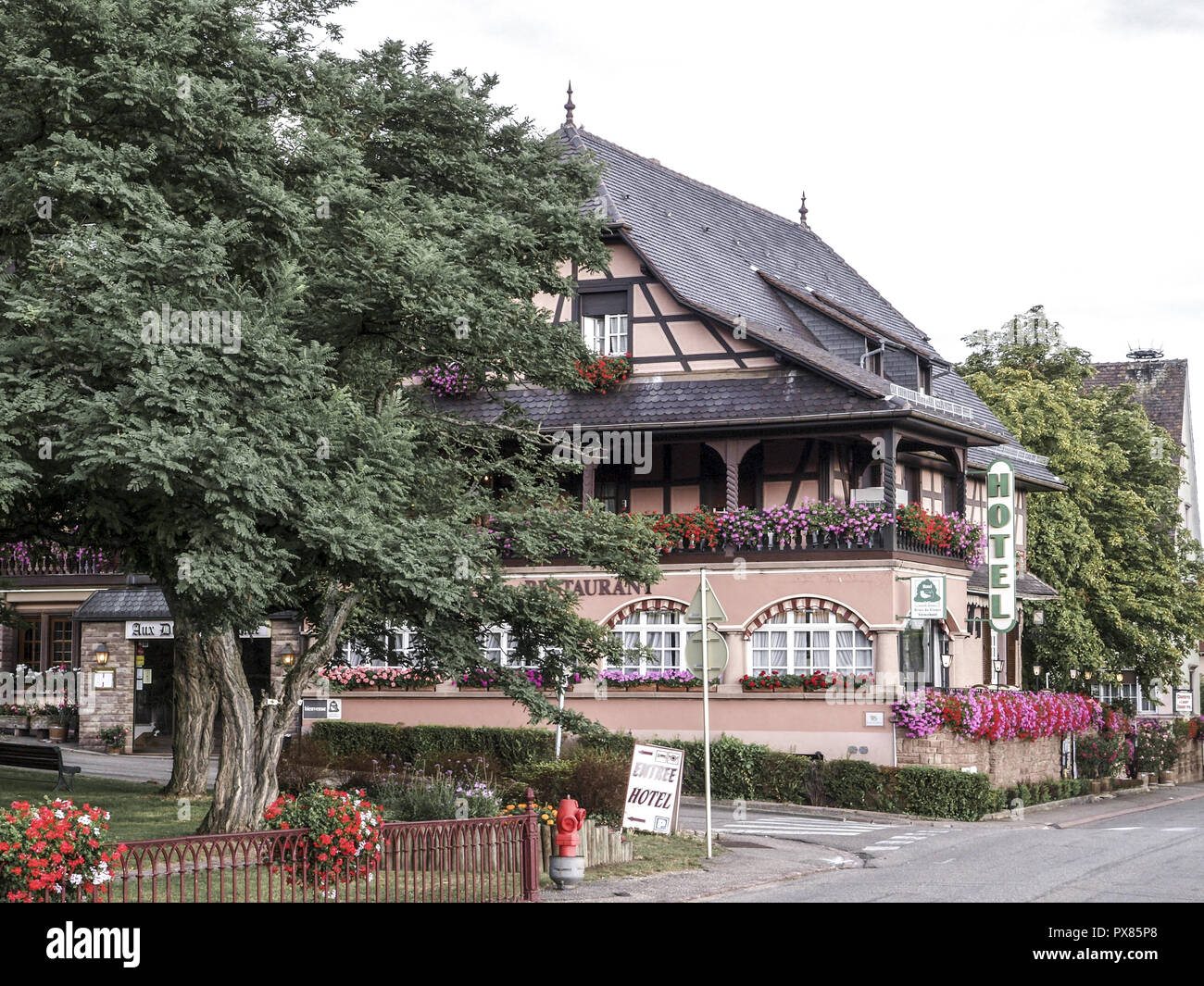 Restaurant im elsass elsass -Fotos und -Bildmaterial in hoher Auflösung ...