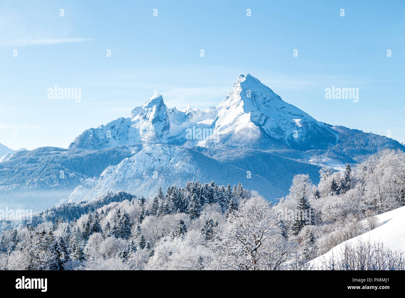 Eine winterlandschaft im bayern schnee -Fotos und -Bildmaterial in ...