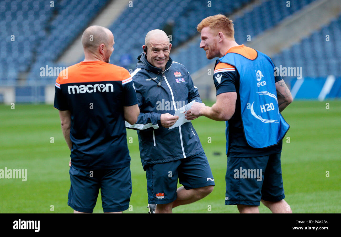 Edinburgh's Head Coach Richard Cockerill (Mitte) mit seinen Assistenten ...