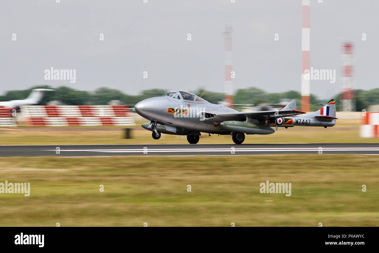 Vampir T55 Trainer Stockfotos und -bilder Kaufen - Alamy