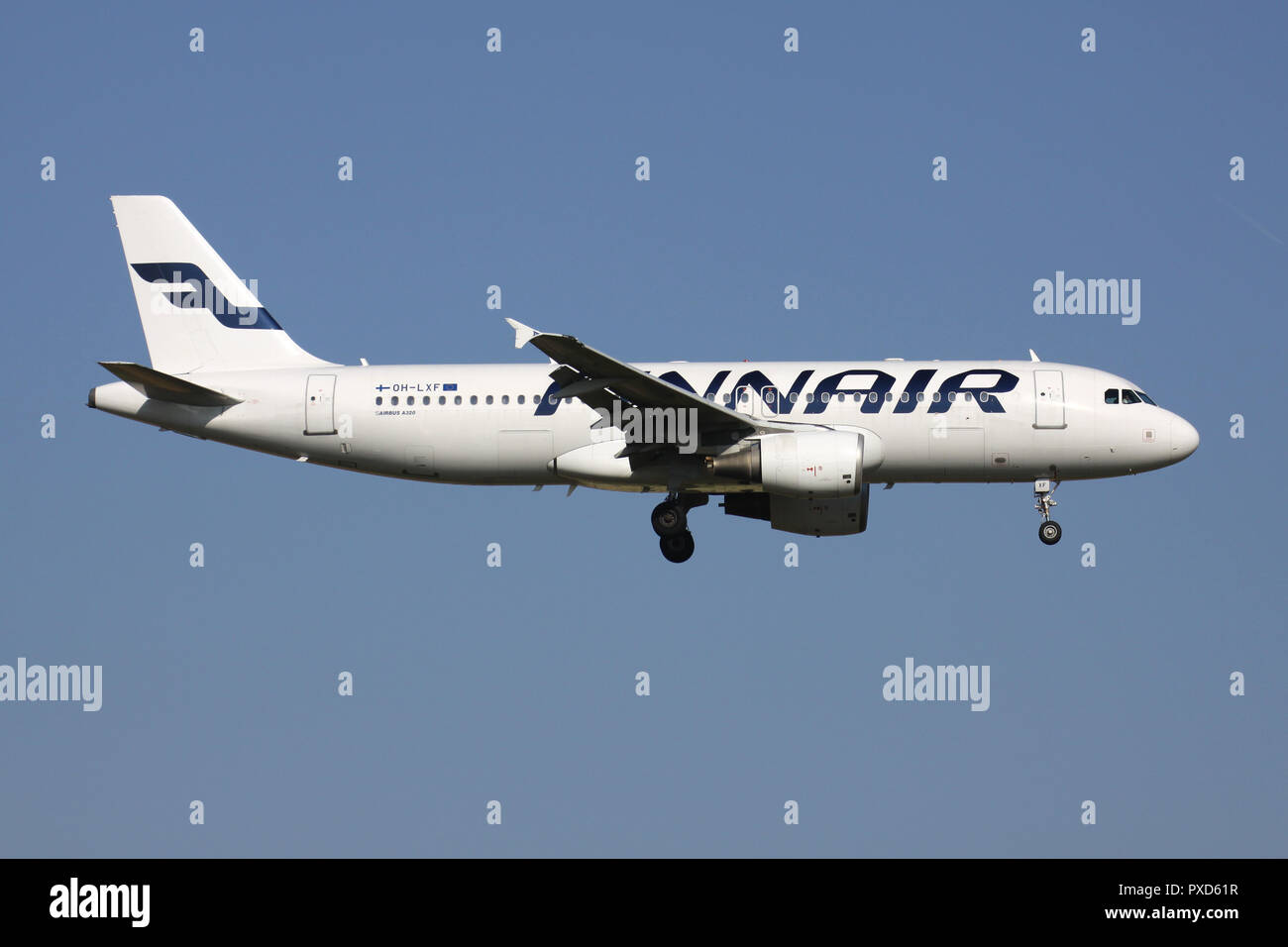 Finnair a320 auf der piste -Fotos und -Bildmaterial in hoher Auflösung ...