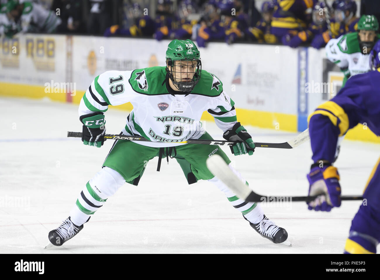 Oktober 20, 2018 North Dakota kämpfenden Falken freuen Mark Senden (19 ...