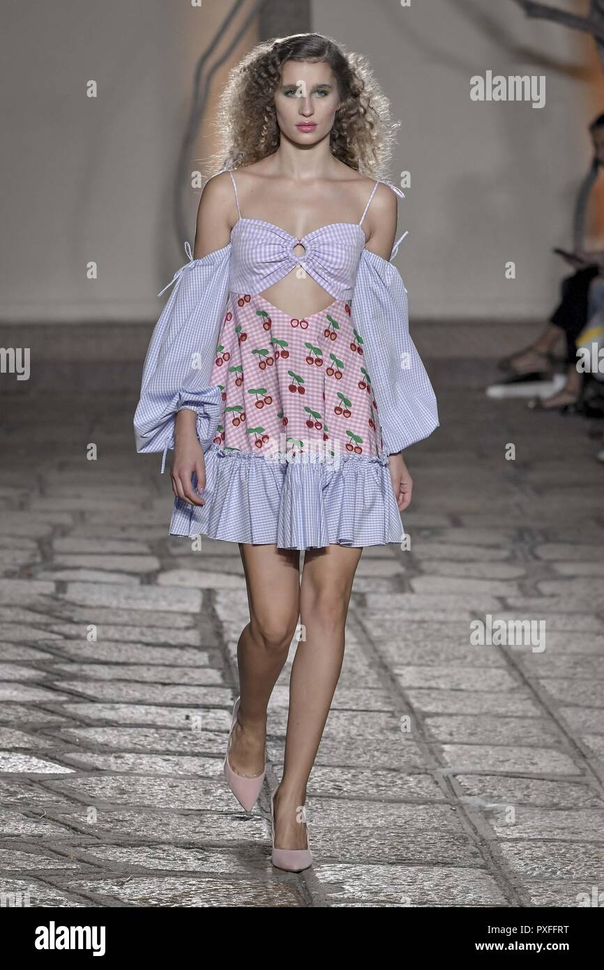 Mailand Fashion Week Frühjahr/Sommer 2019 - Daizy Shely - Catwalk mit ...