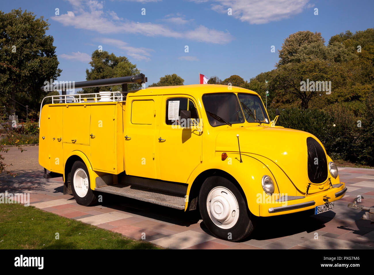 Alte Magirus-Deutz Löschfahrzeug TLF 16, ehemalige Tanklöschfahrzeug ...