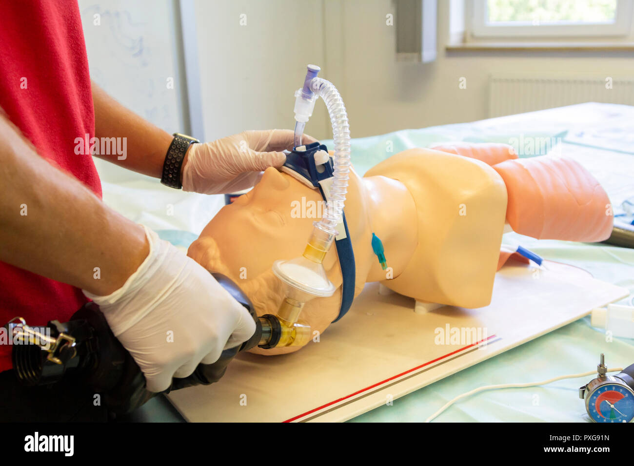 Endotracheal intubation -Fotos und -Bildmaterial in hoher Auflösung – Alamy