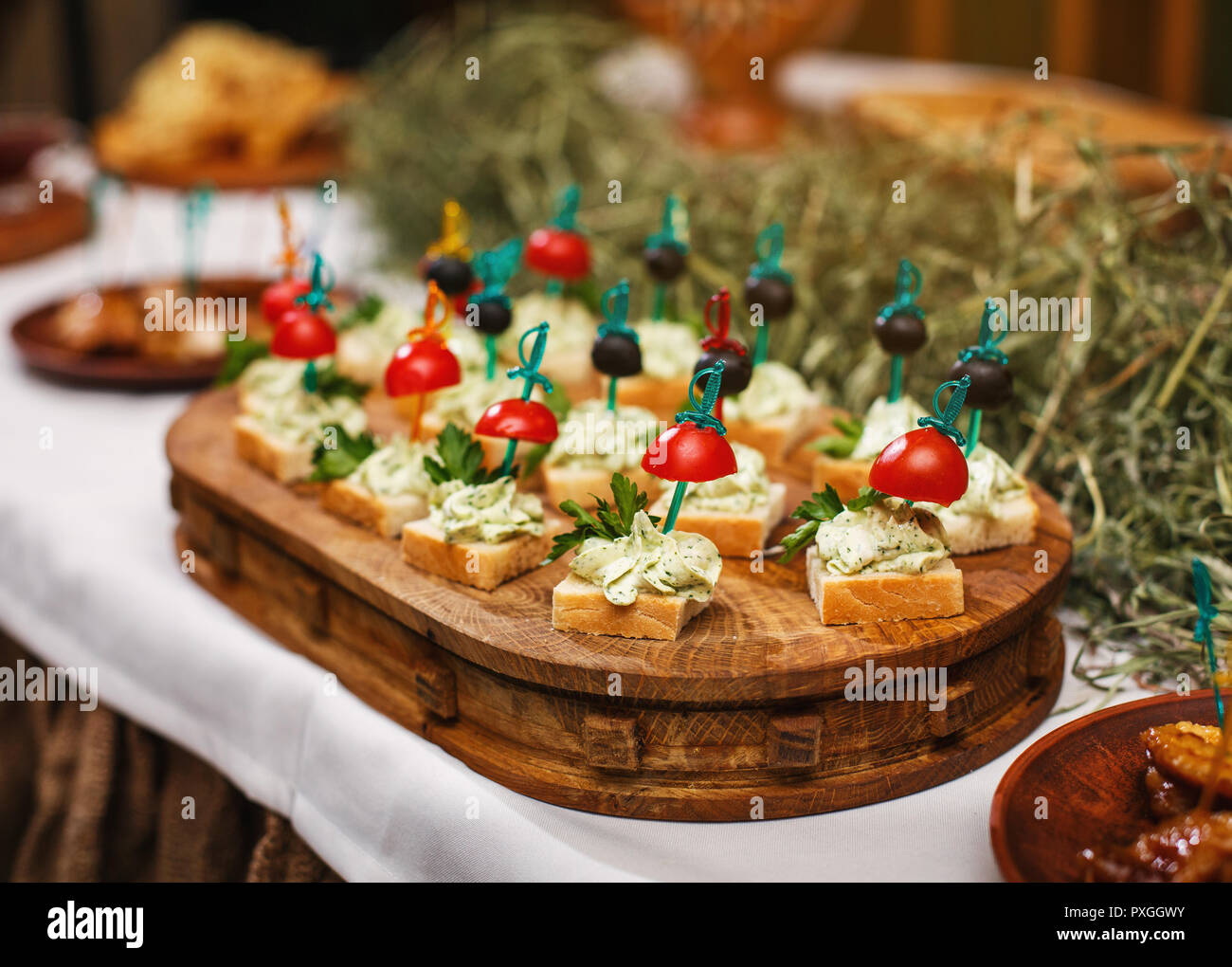 Canapes snack vorspeise -Fotos und -Bildmaterial in hoher Auflösung – Alamy