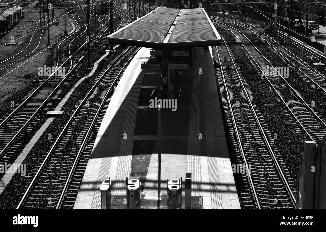 Linien oder schienen -Fotos und -Bildmaterial in hoher Auflösung – Alamy