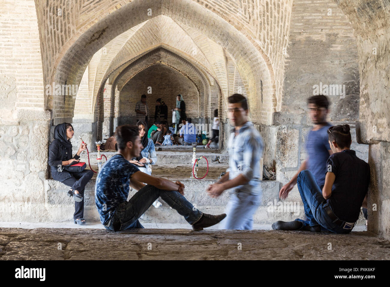 Smoking iranian iran -Fotos und -Bildmaterial in hoher Auflösung – Alamy