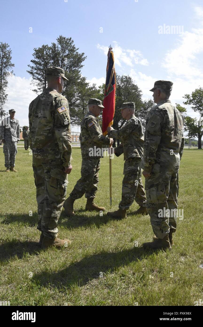 Command Sgt. Maj. Joel Rothbauer, Senior Soldaten Führer für die 32Nd ...