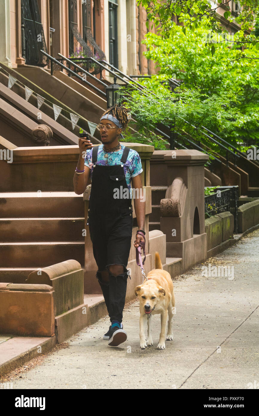 Urban street scene black people -Fotos und -Bildmaterial in hoher ...