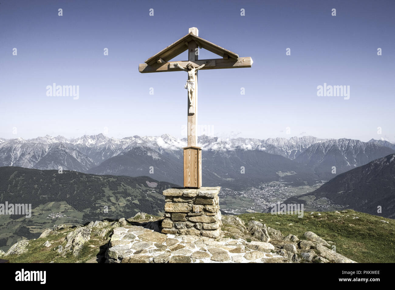 Schau christus am kreuz -Fotos und -Bildmaterial in hoher Auflösung – Alamy