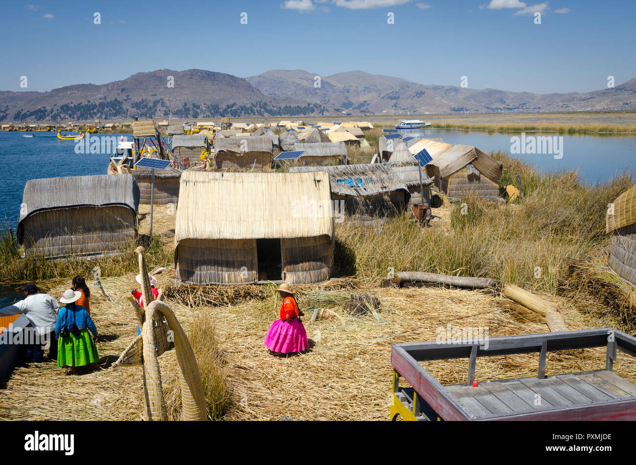 Uros schwimmende insel peru -Fotos und -Bildmaterial in hoher Auflösung – Alamy