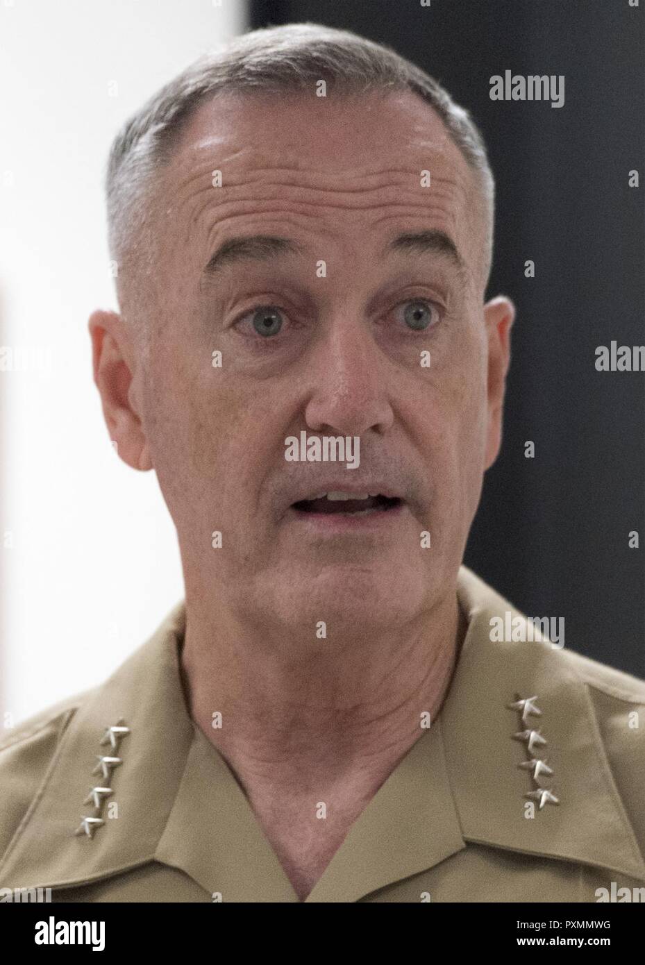 Marine Corps Gen. Joseph F. Dunford Jr., Vorsitzender des Generalstabs, liefert Erläuterungen zu ...