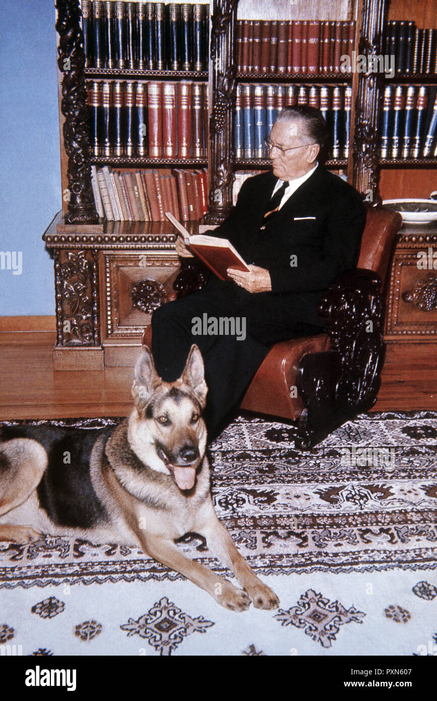 Josip Broz Tito Stockfotografie - Alamy