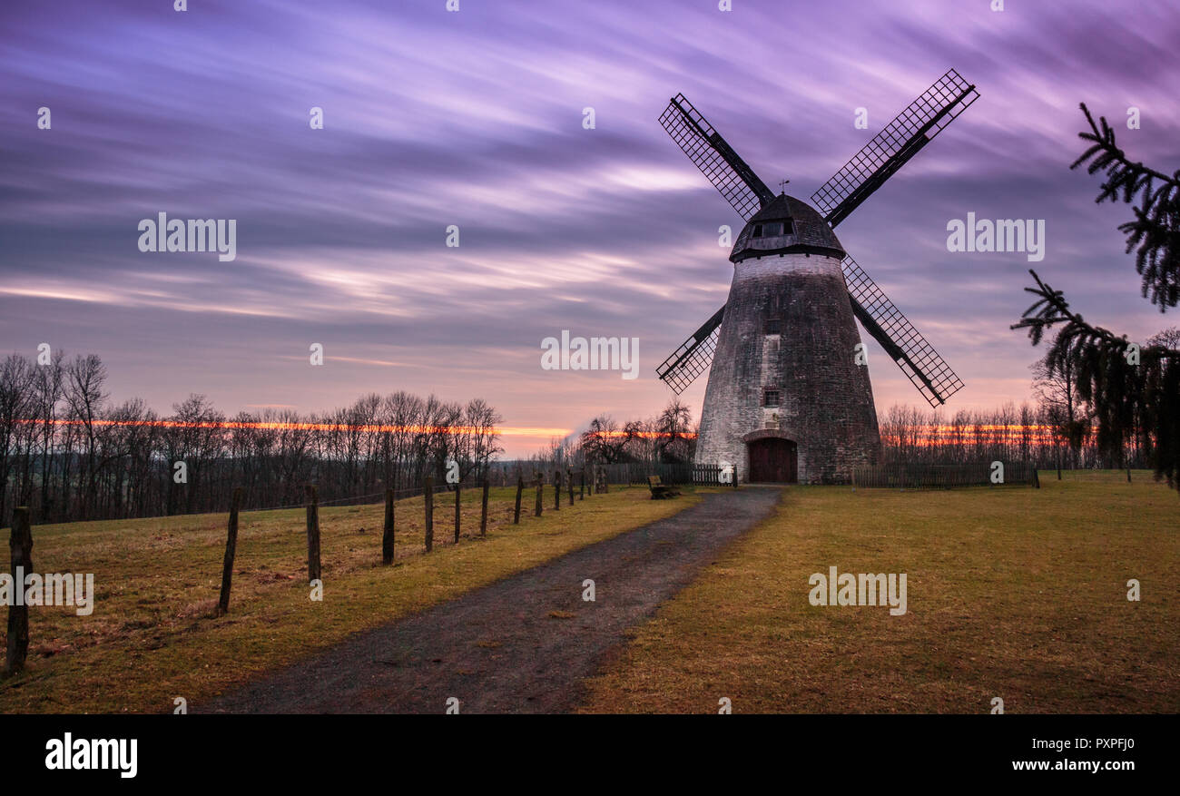 Muhle windmuhle -Fotos und -Bildmaterial in hoher Auflösung – Alamy