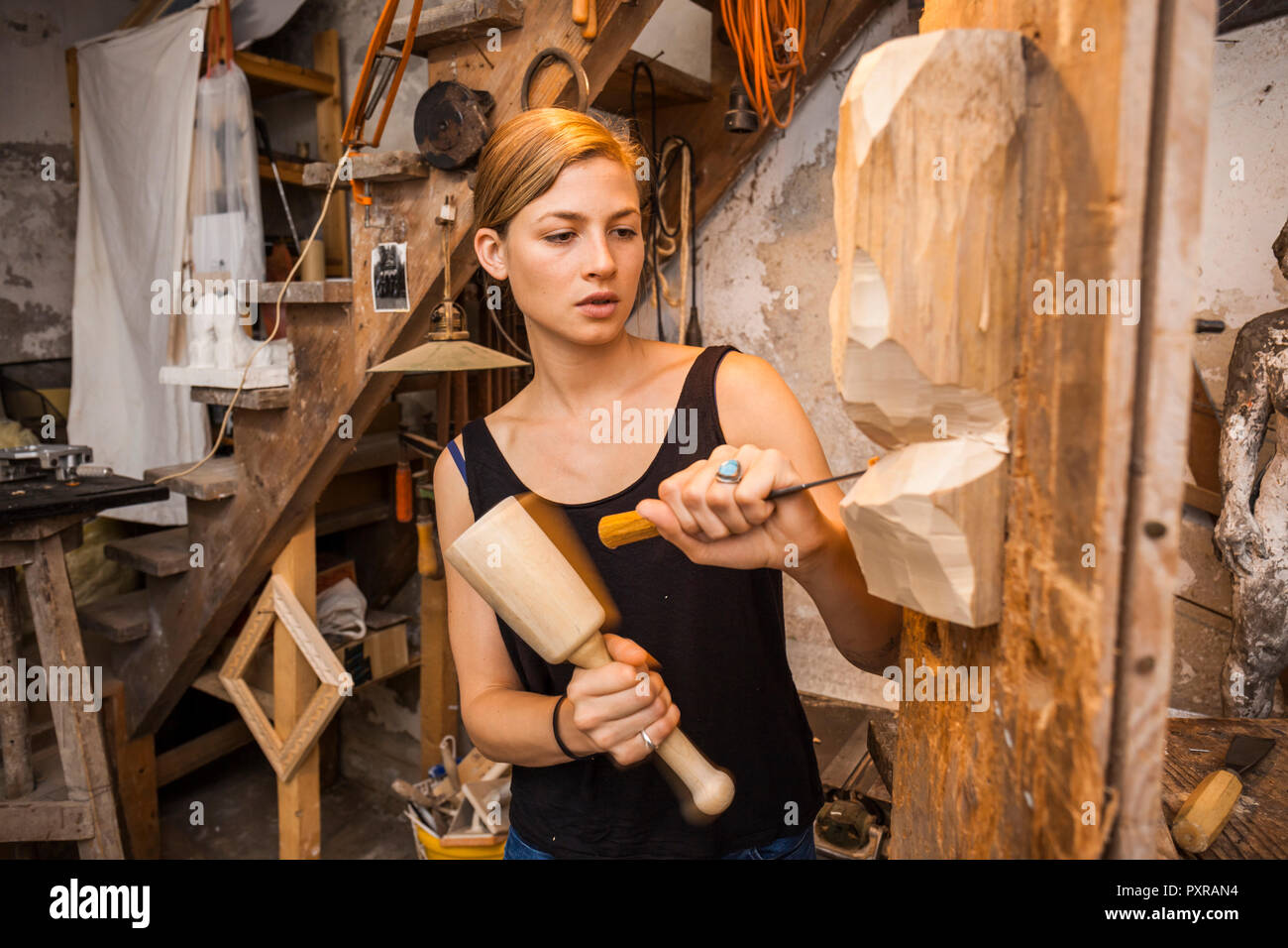 Bildhauer hammer -Fotos und -Bildmaterial in hoher Auflösung – Alamy