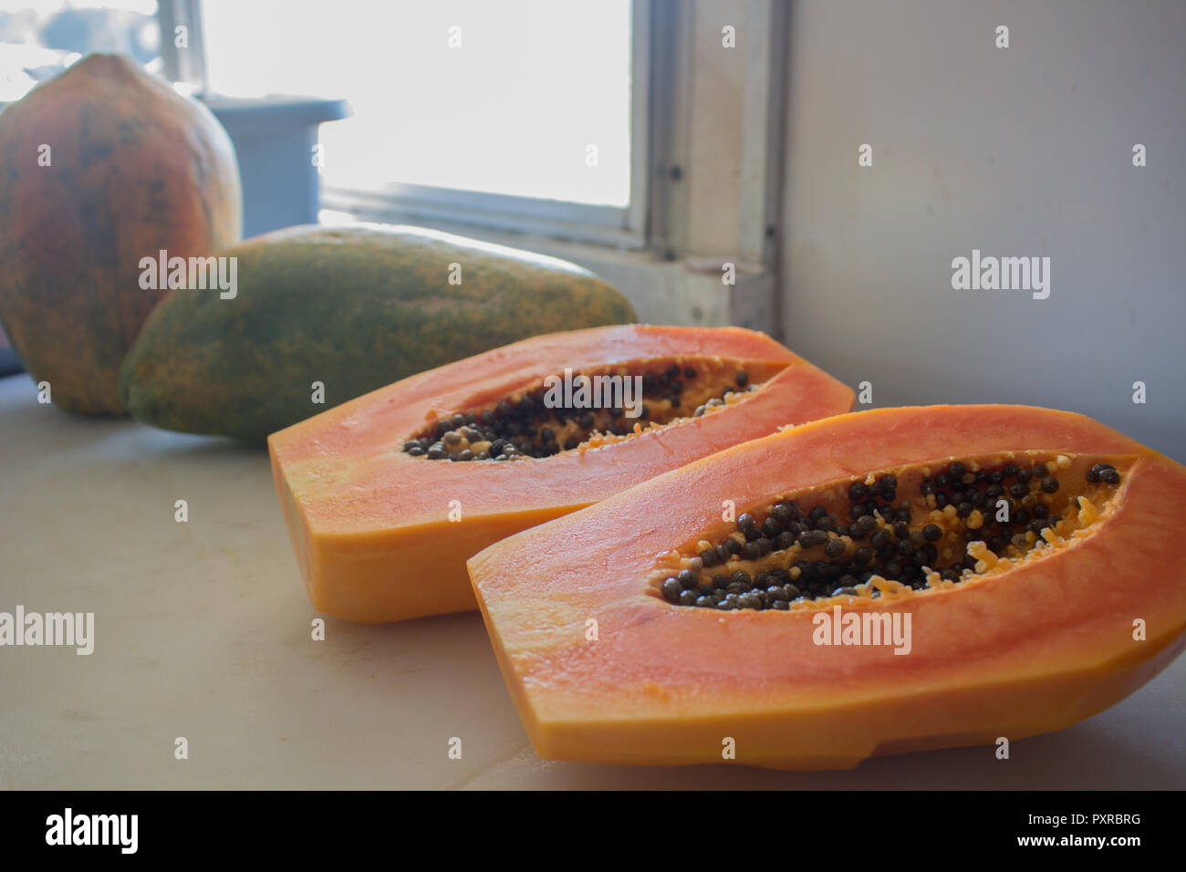 Fruta bomba -Fotos und -Bildmaterial in hoher Auflösung – Alamy