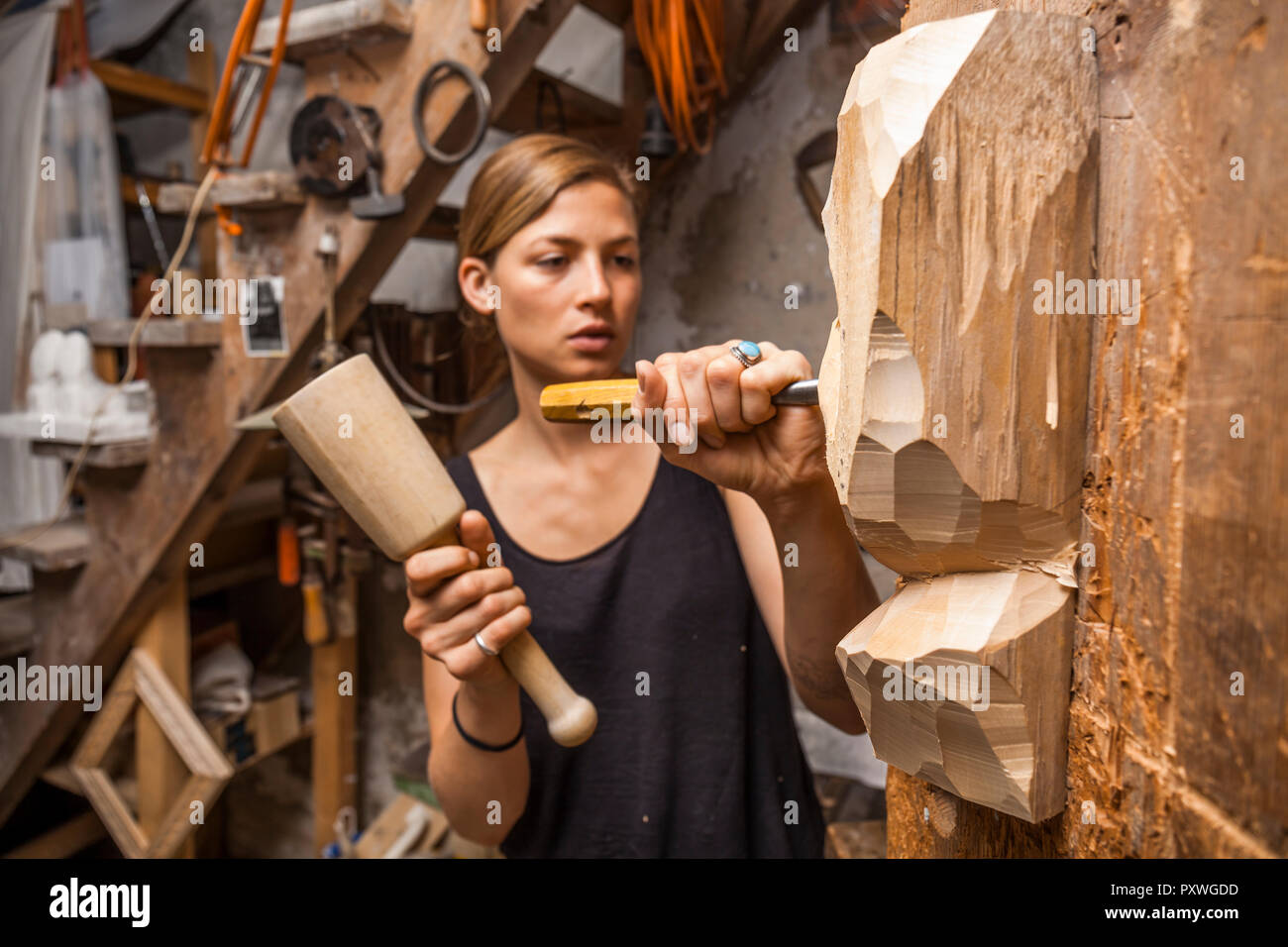 Bildhauer hammer -Fotos und -Bildmaterial in hoher Auflösung – Alamy