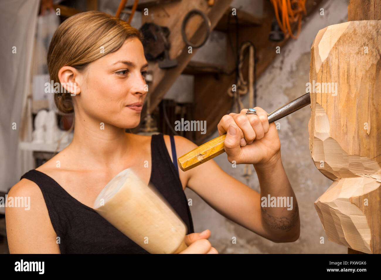Bildhauer hammer -Fotos und -Bildmaterial in hoher Auflösung – Alamy